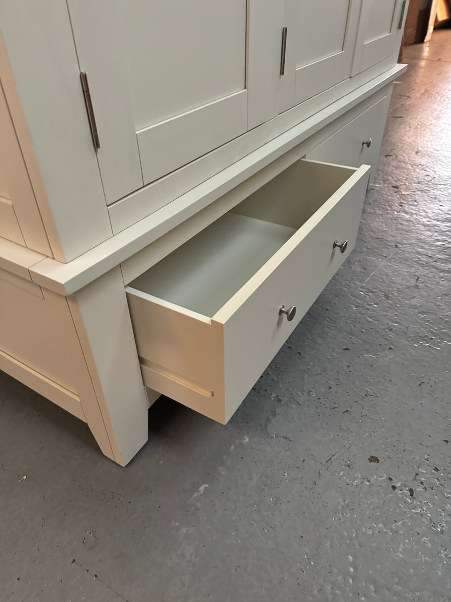 CHESTER CLASSIC CREAM Triple Wardrobe – Quality Furniture Clearance Ltd